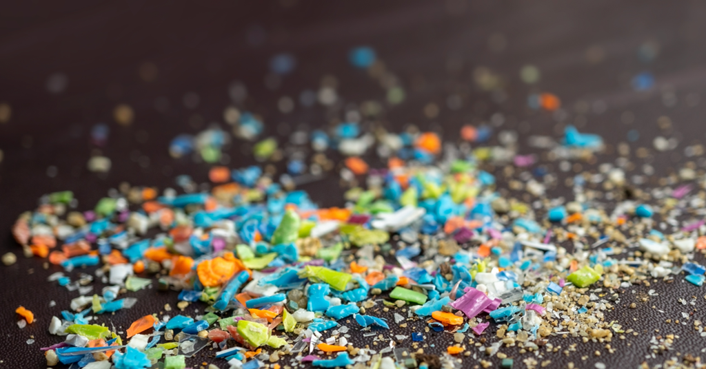 Universities warn: bright plastic colourants accelerate microplastic ...