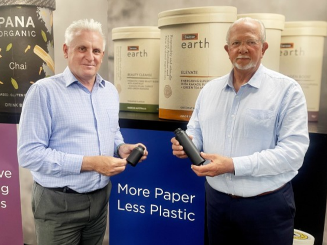 Zipform unveils fibre-based bottle with 50% recycled content and no plastic liner | Packaging Europe