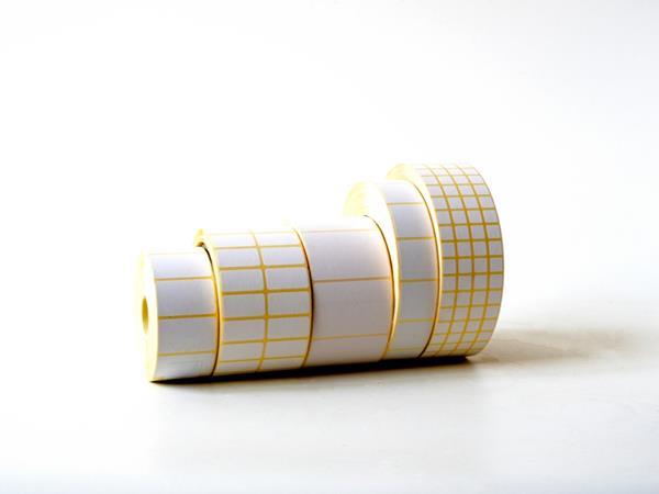 Label release liners containing PCR content and unbleached fibres ...